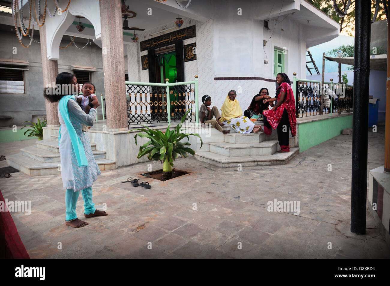 The Siddis, an Afro-Indian community living in Gujarat Stock Photo - Alamy