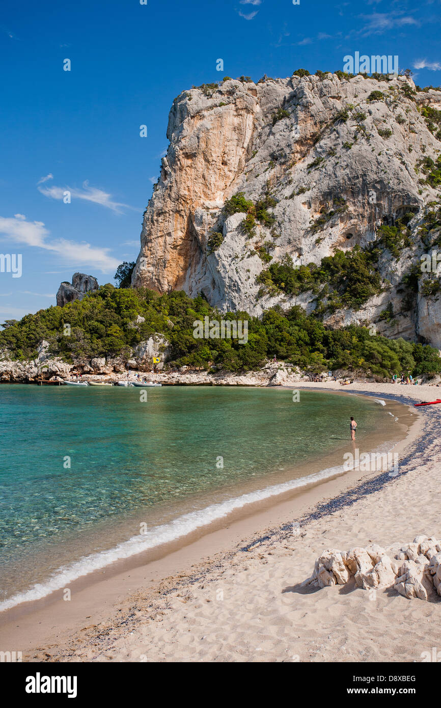 Cala Luna - Cliffs at idyllic beach in Sardinia Stock Photo - Alamy