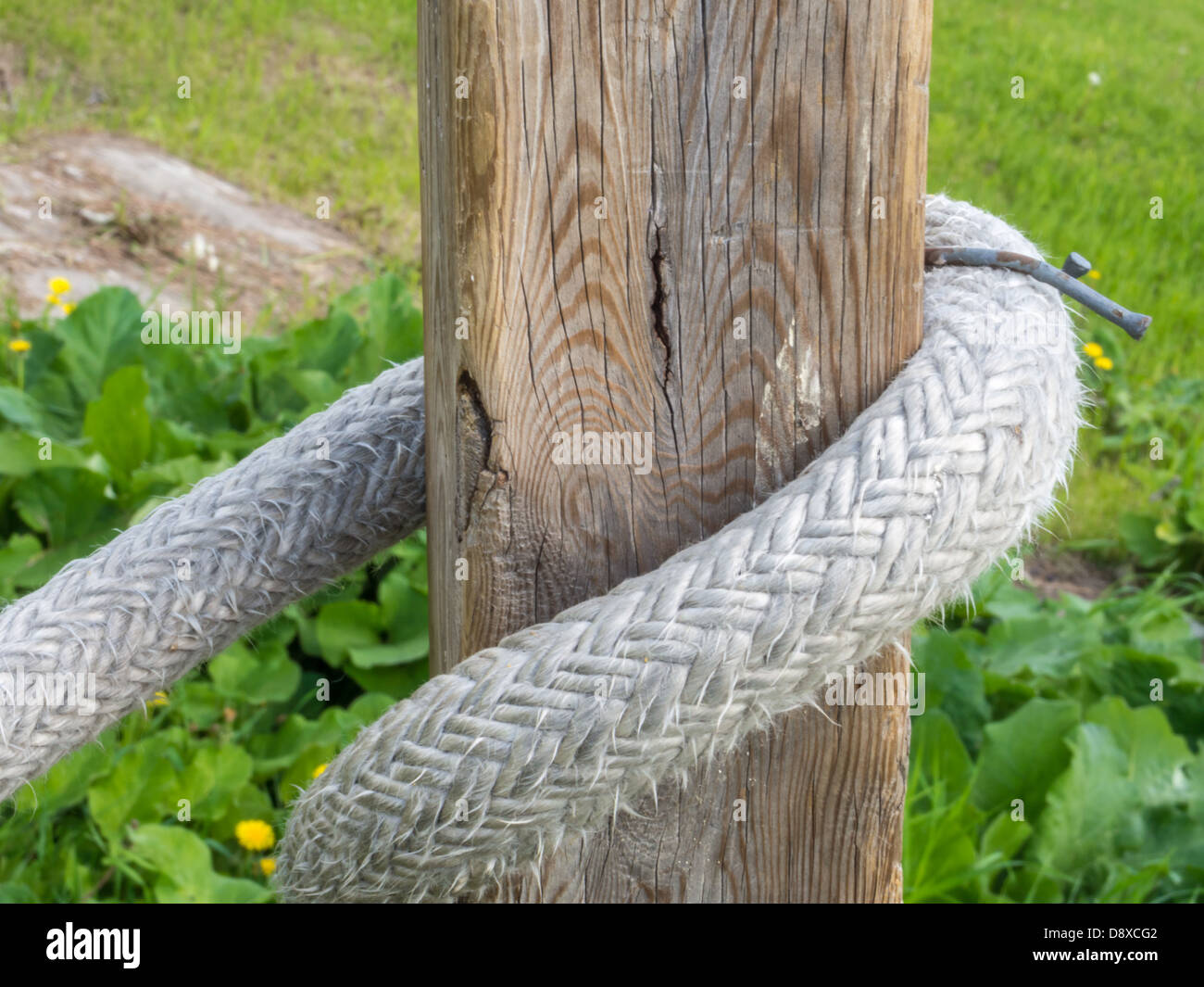 rope wrapped around post Stock Photo - Alamy