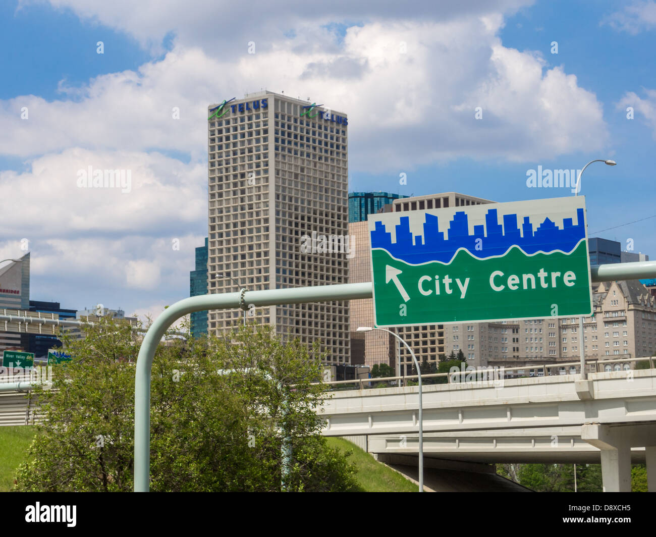 city centre road sign with downtown buildings in the background Stock ...