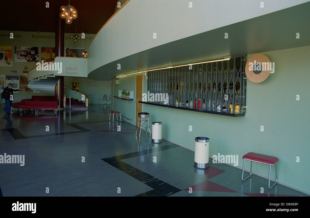 Cinema lobby hi-res stock photography and images - Alamy