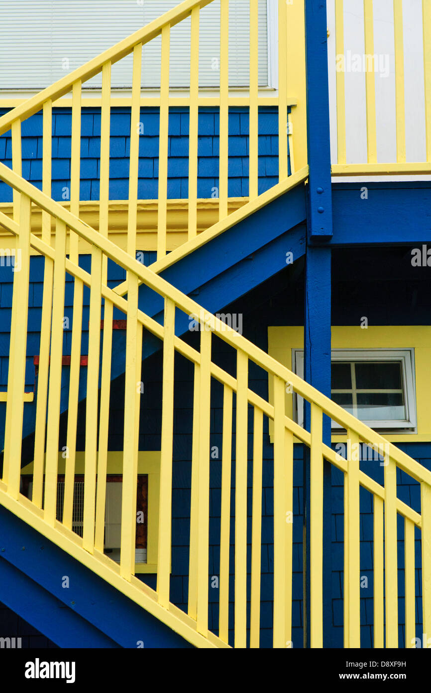 Yellow staircase hi-res stock photography and images - Alamy