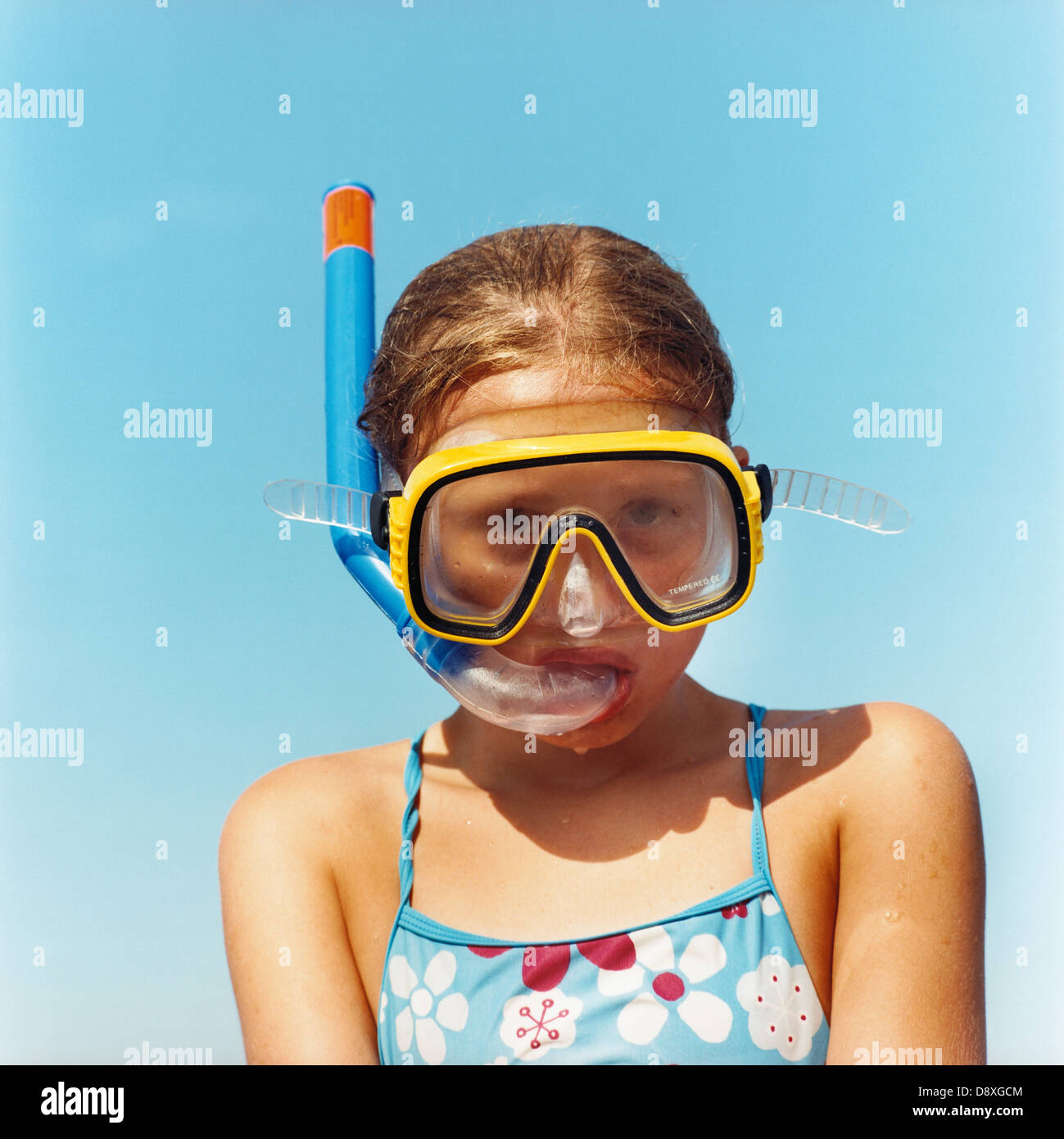 Girls diving mask hi-res stock photography and images - Alamy