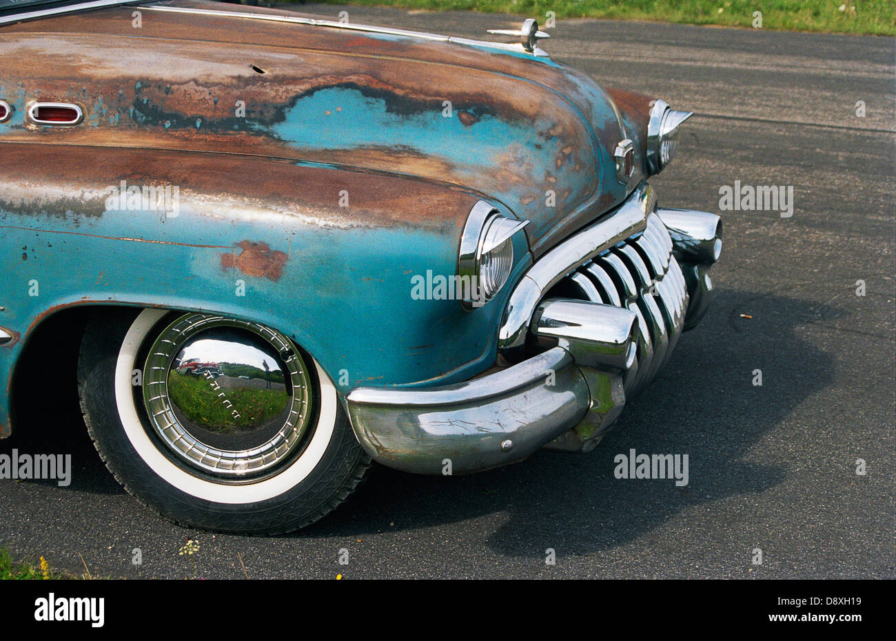 The Hood of a Rusty Car Stock Photo - Alamy