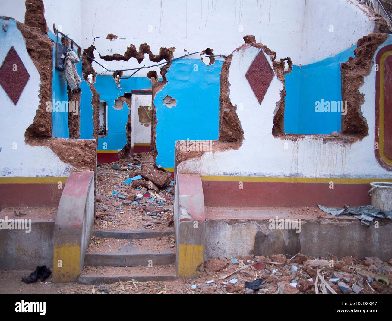 Half Demolished Building Stock Photos & Half Demolished Building Stock ...