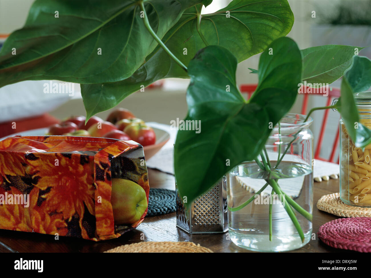 Still life with apples and vase hi-res stock photography and images - Alamy