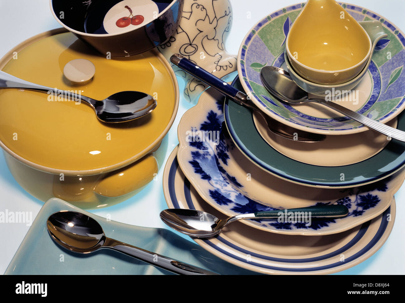 Stack plates spoons close hi-res stock photography and images - Alamy