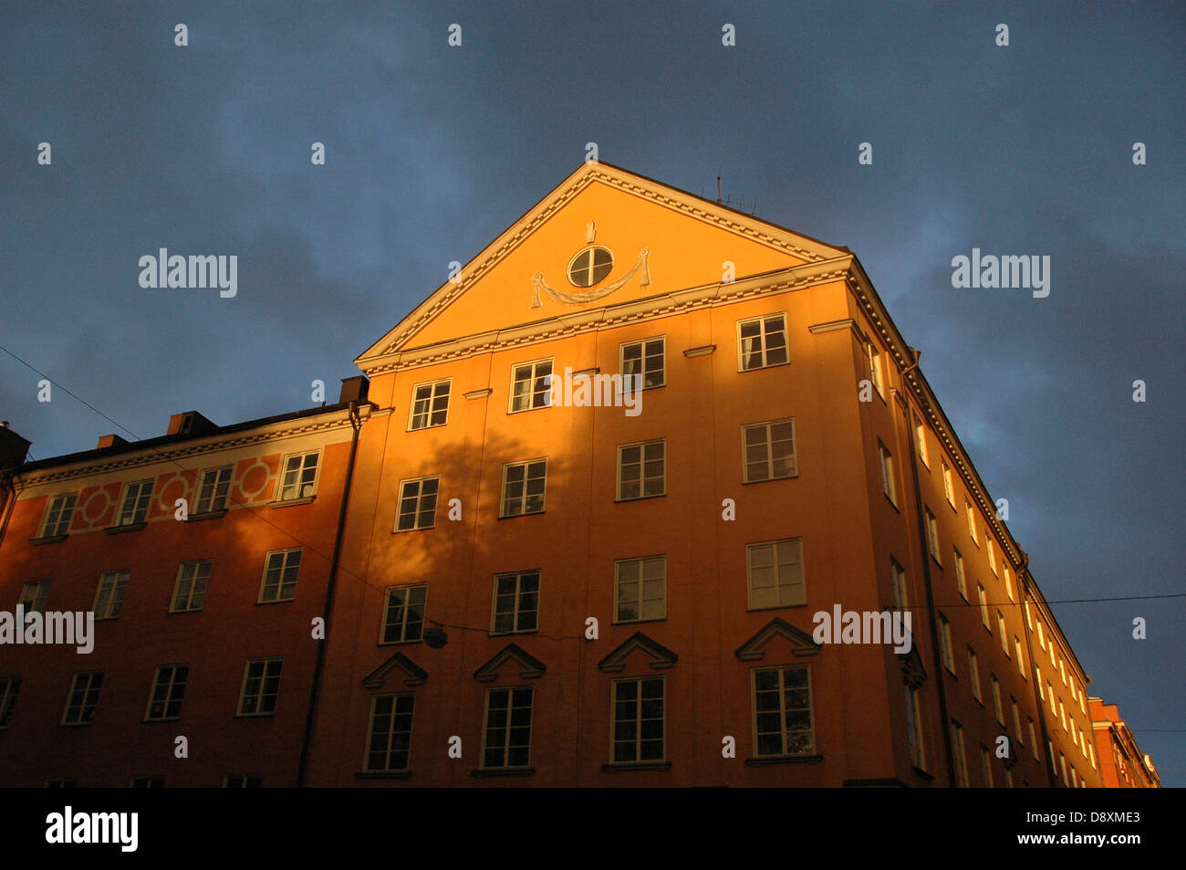 A building in the sun Stock Photo - Alamy