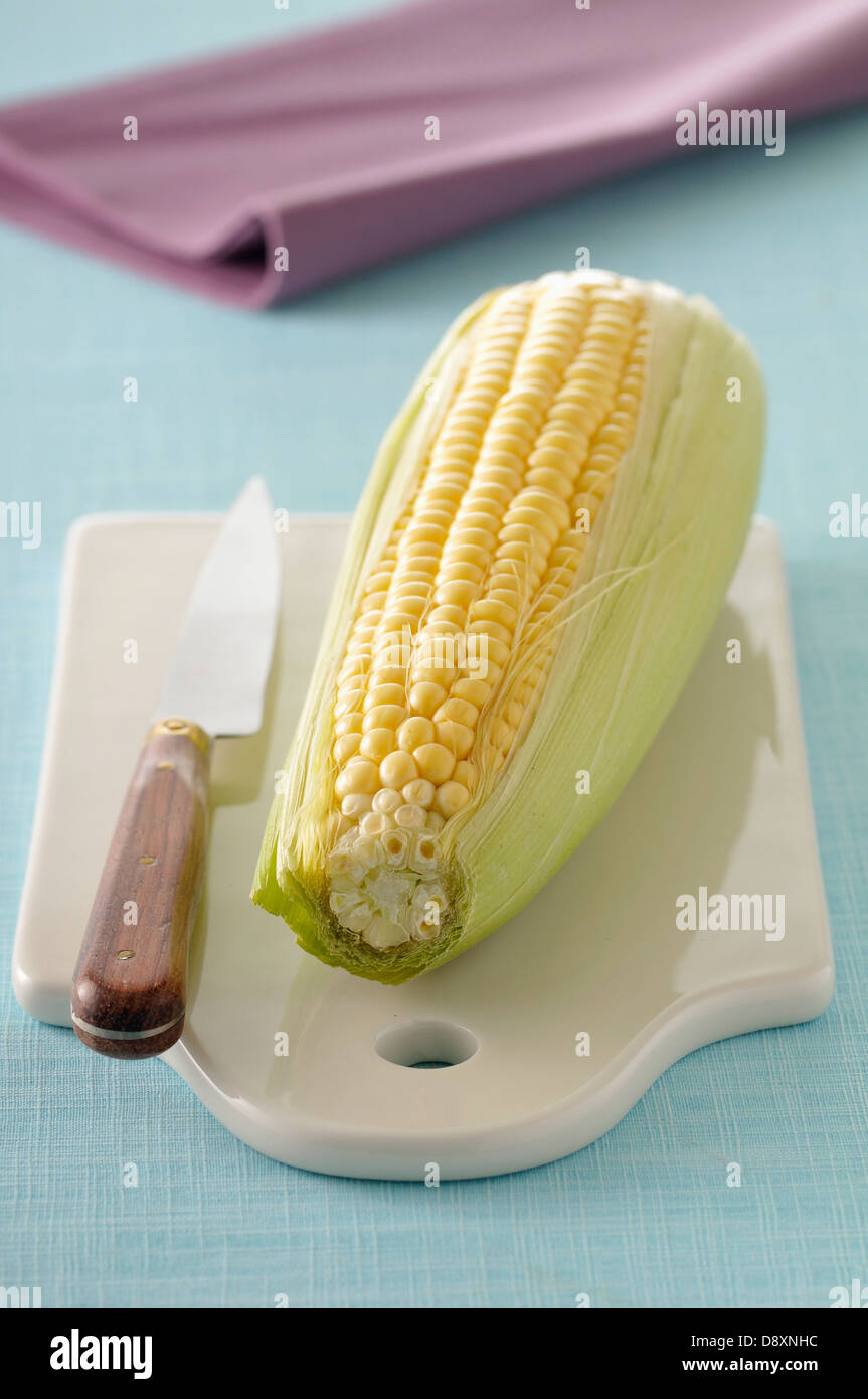 Raw corn on the cob Stock Photo - Alamy