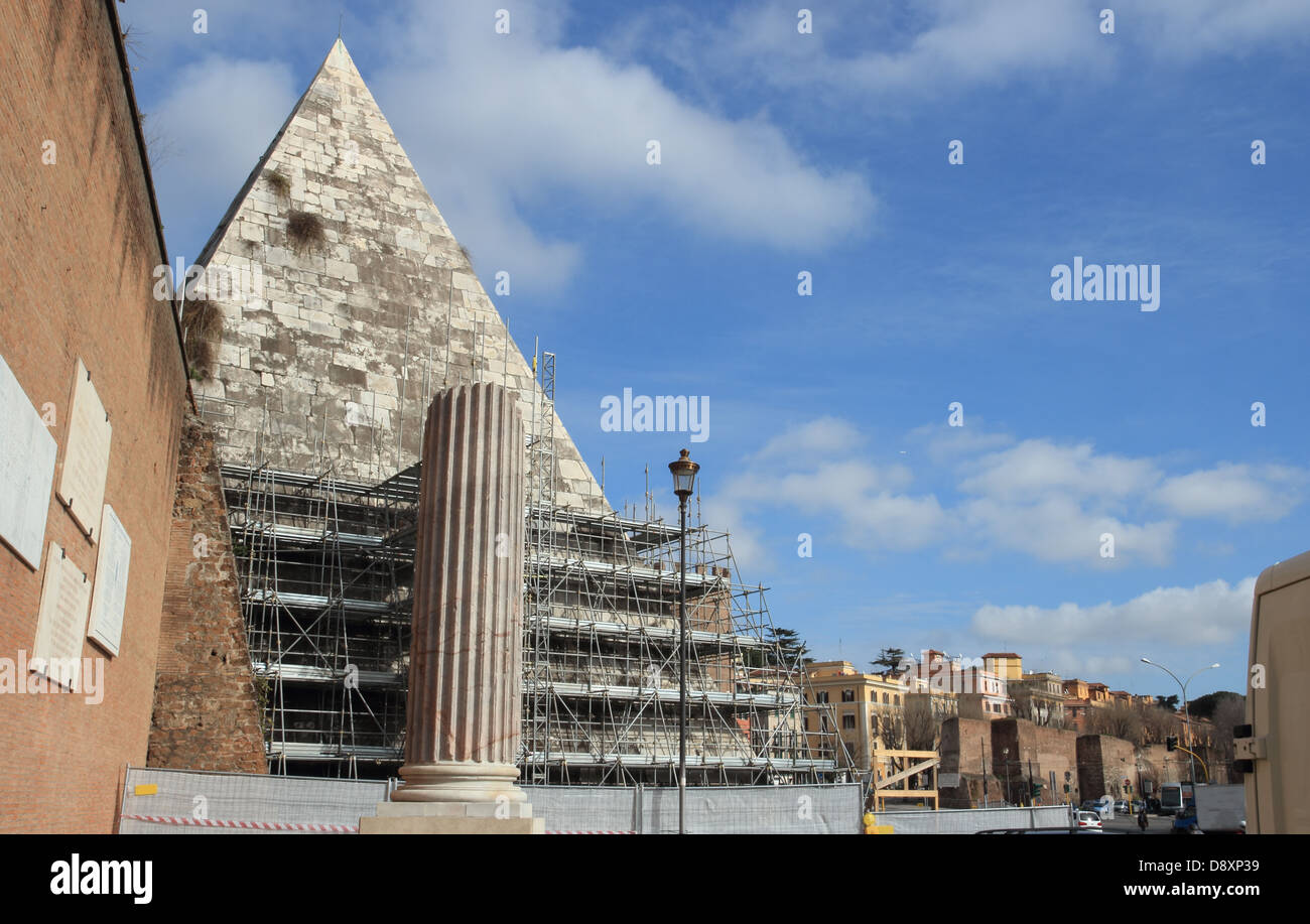 the ancient Cestia Pyramid in Rome, Italy Stock Photo - Alamy