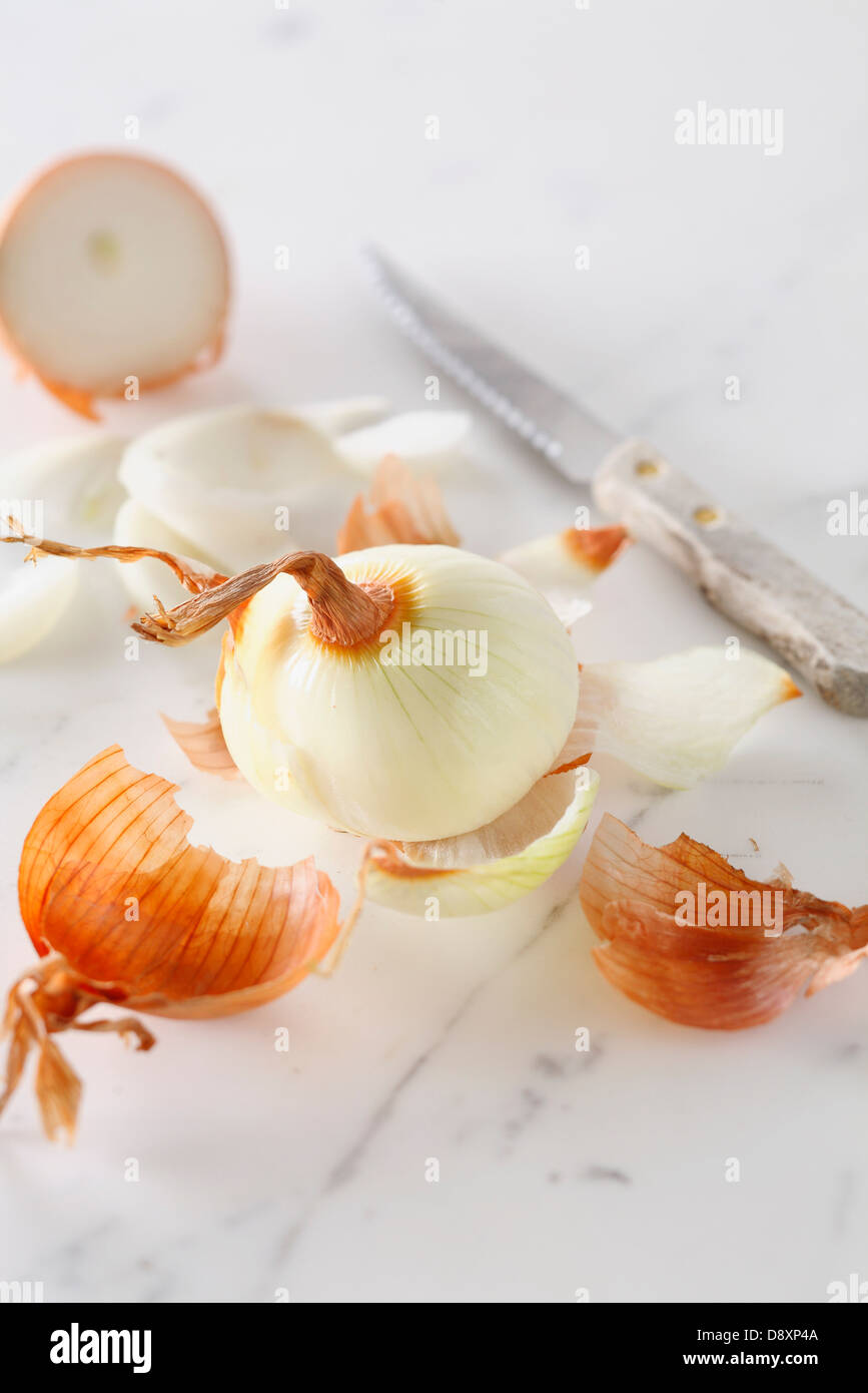 Peeling onion hi-res stock photography and images - Alamy