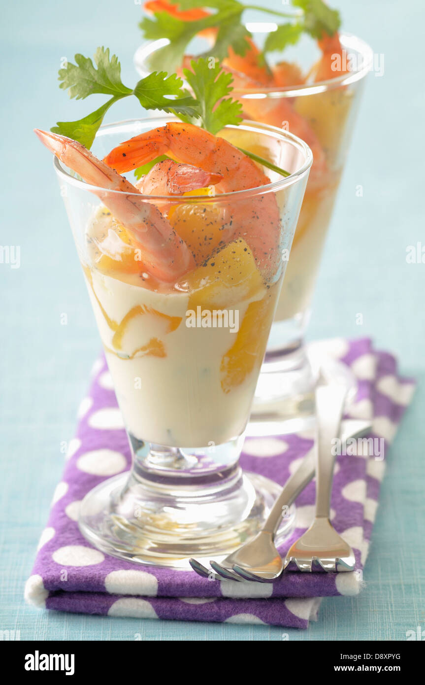 Mango and shrimp cocktail Stock Photo - Alamy