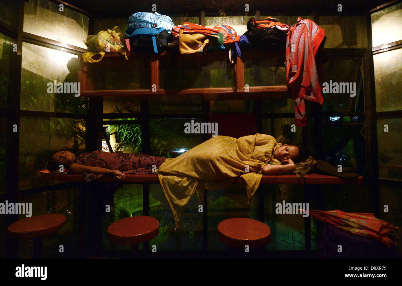 Davao, Philippines. 6th June 2013. Filipino evacuees sleep at the top ...