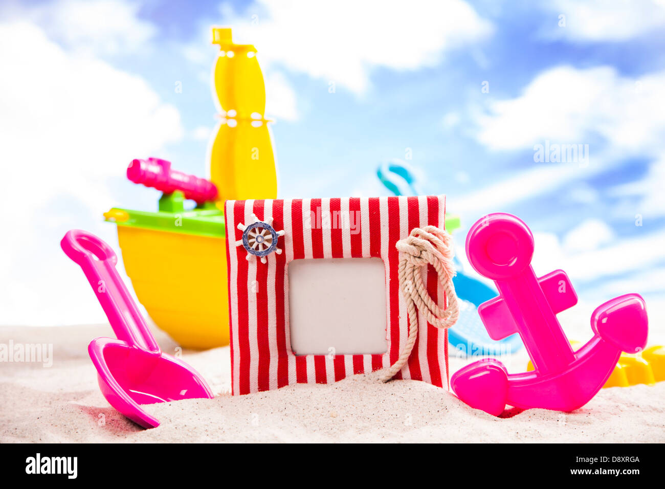 Treasure chest on beach tropical hi-res stock photography and images ...