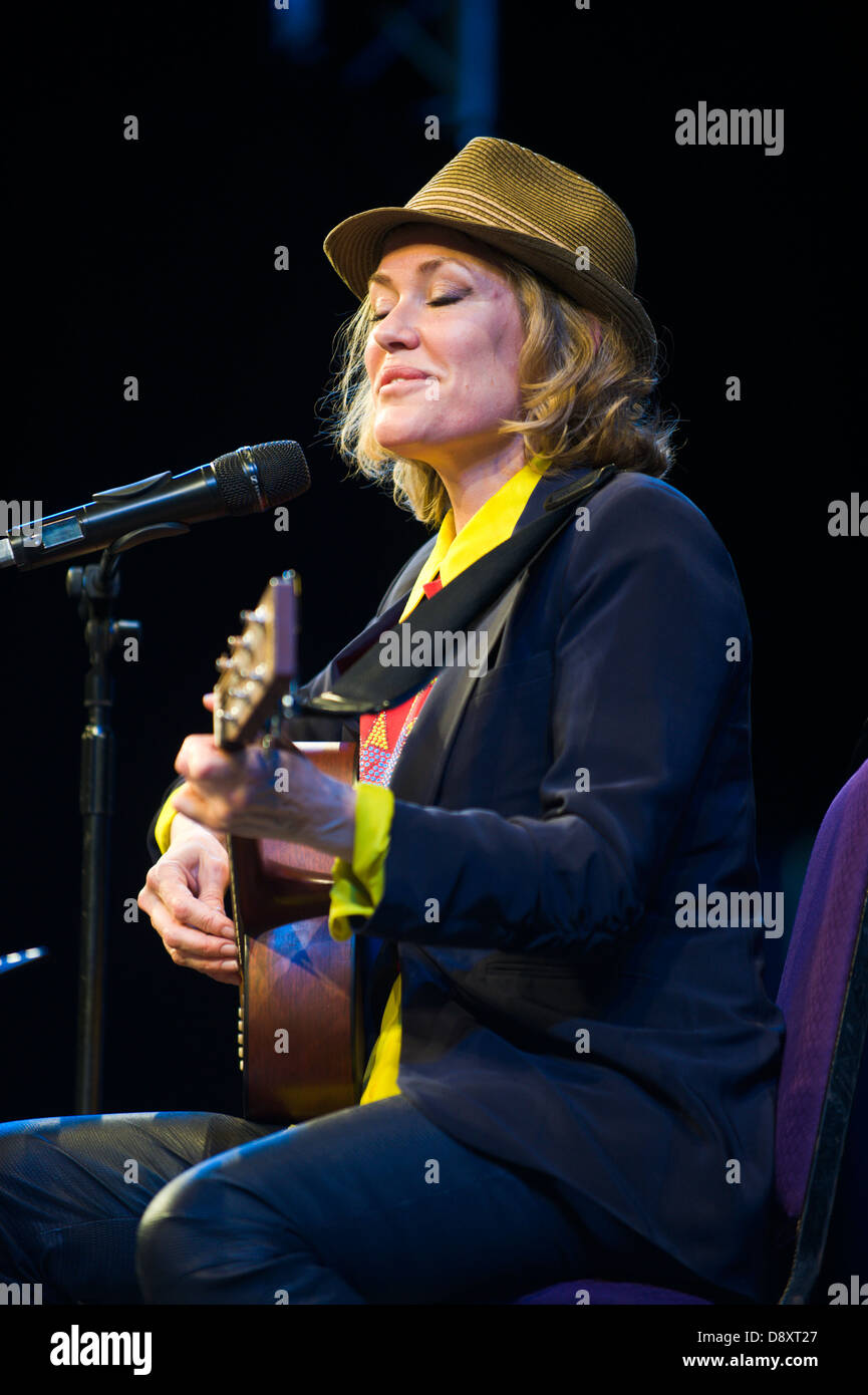 Female welsh singer hi-res stock photography and images - Alamy