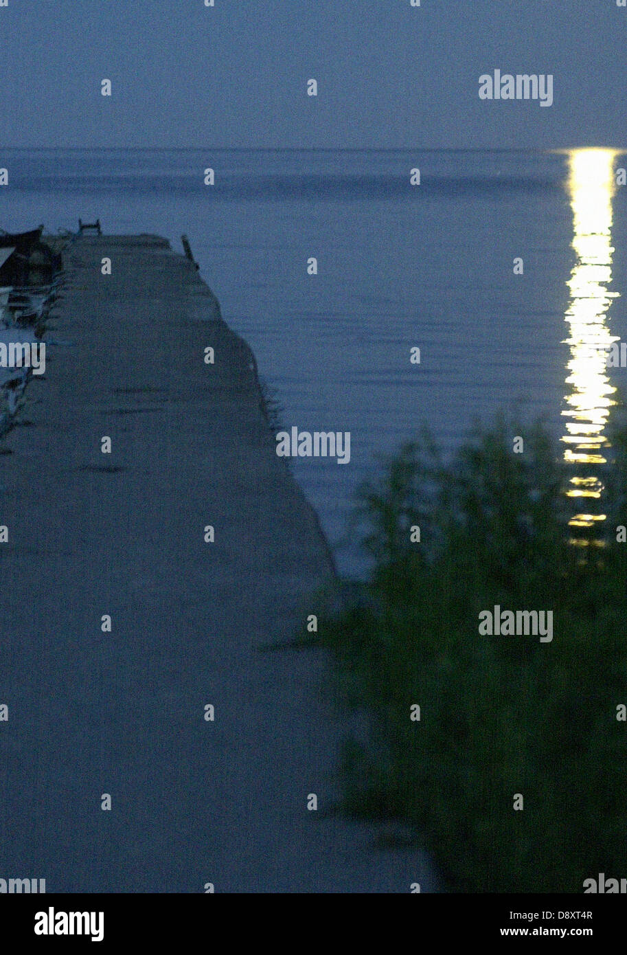 Moonlight on water hi-res stock photography and images - Alamy