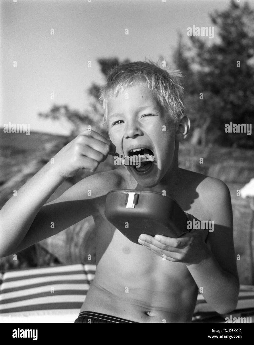 Tanned boys hi-res stock photography and images - Alamy