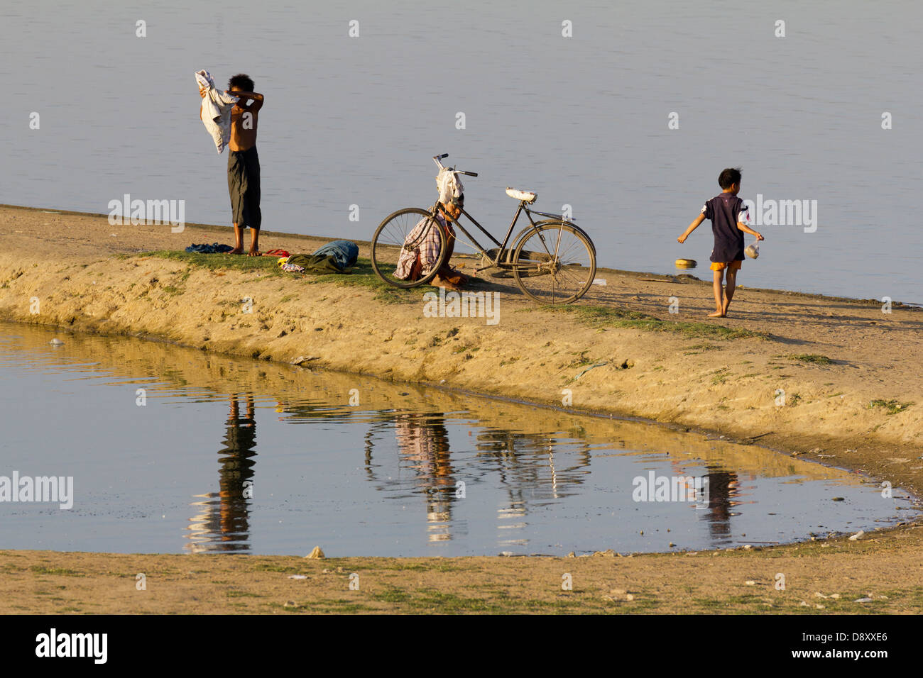 Kids of myanmar hi-res stock photography and images - Alamy