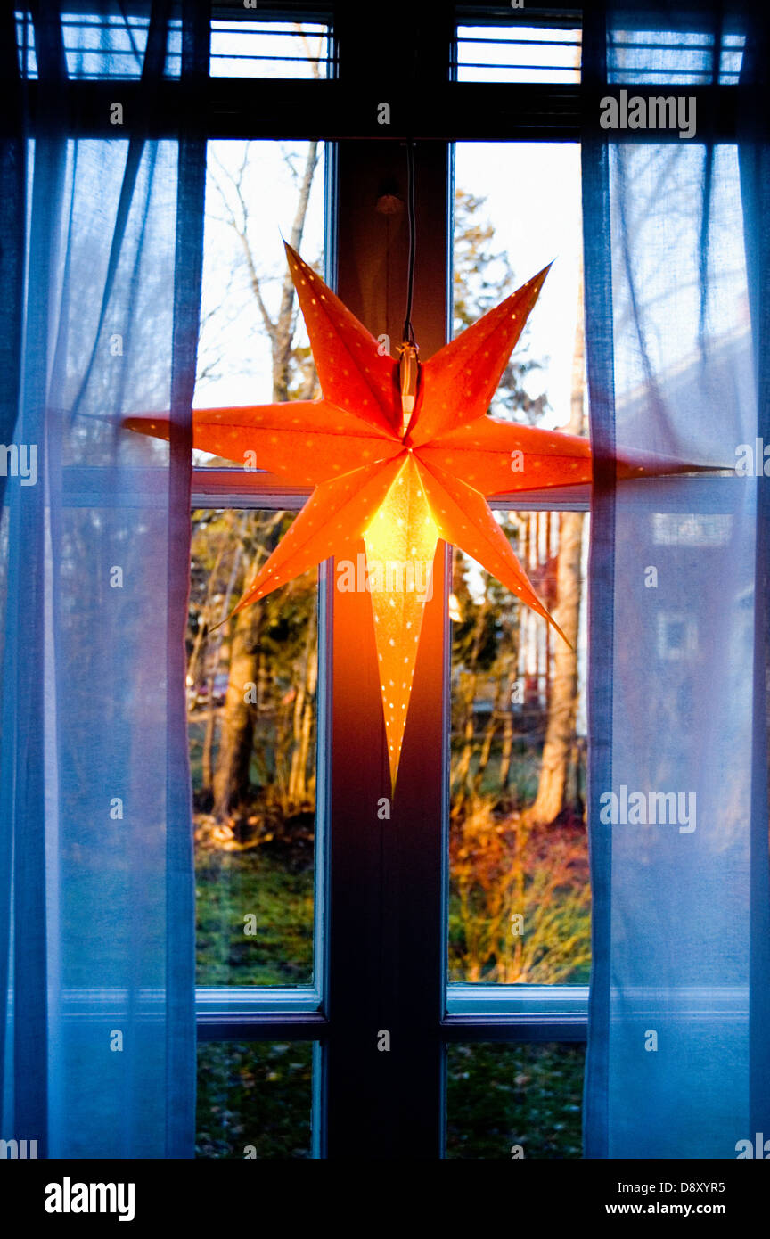 Advent star in a window Stock Photo - Alamy