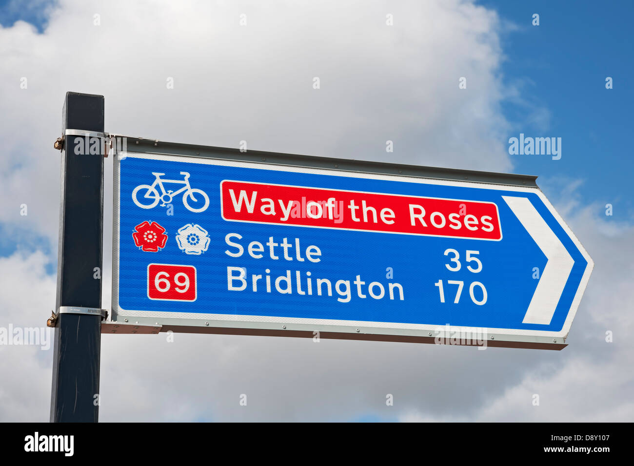Cycle Route Sign Uk High Resolution Stock Photography and Images - Alamy