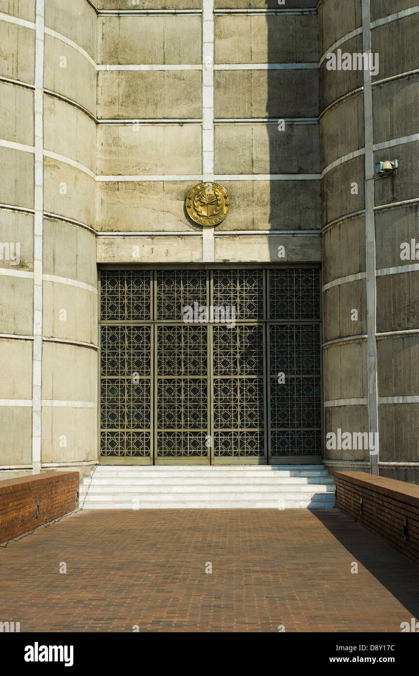 National Assembly building designed by Louis Kahn using innovative ...