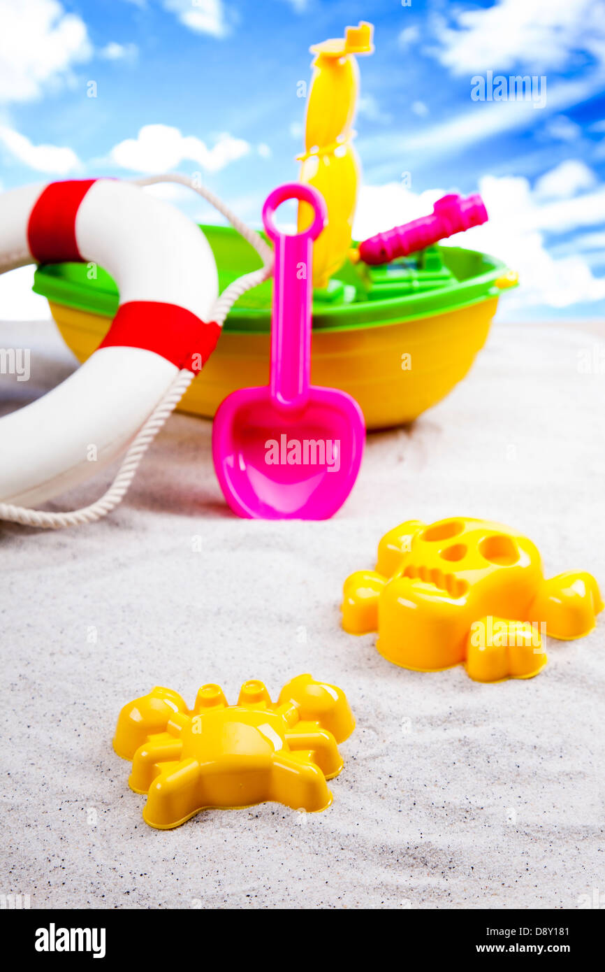 Treasure chest on beach tropical hi-res stock photography and images ...