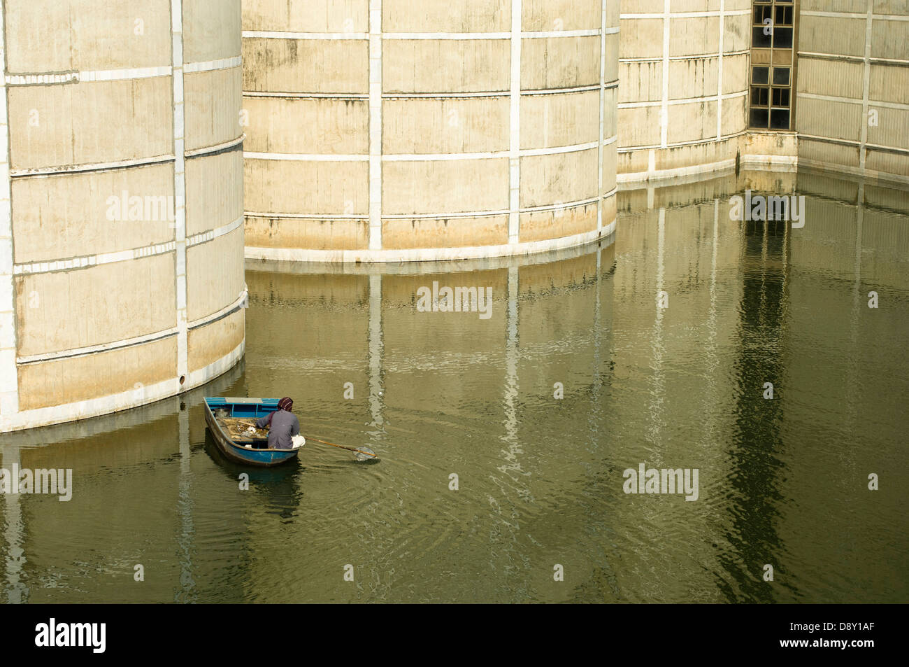 National Assembly building designed by Louis Kahn using innovative ...