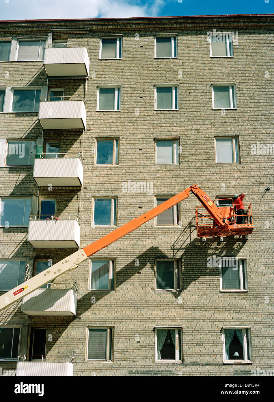 Crane lifting bricks hi-res stock photography and images - Alamy
