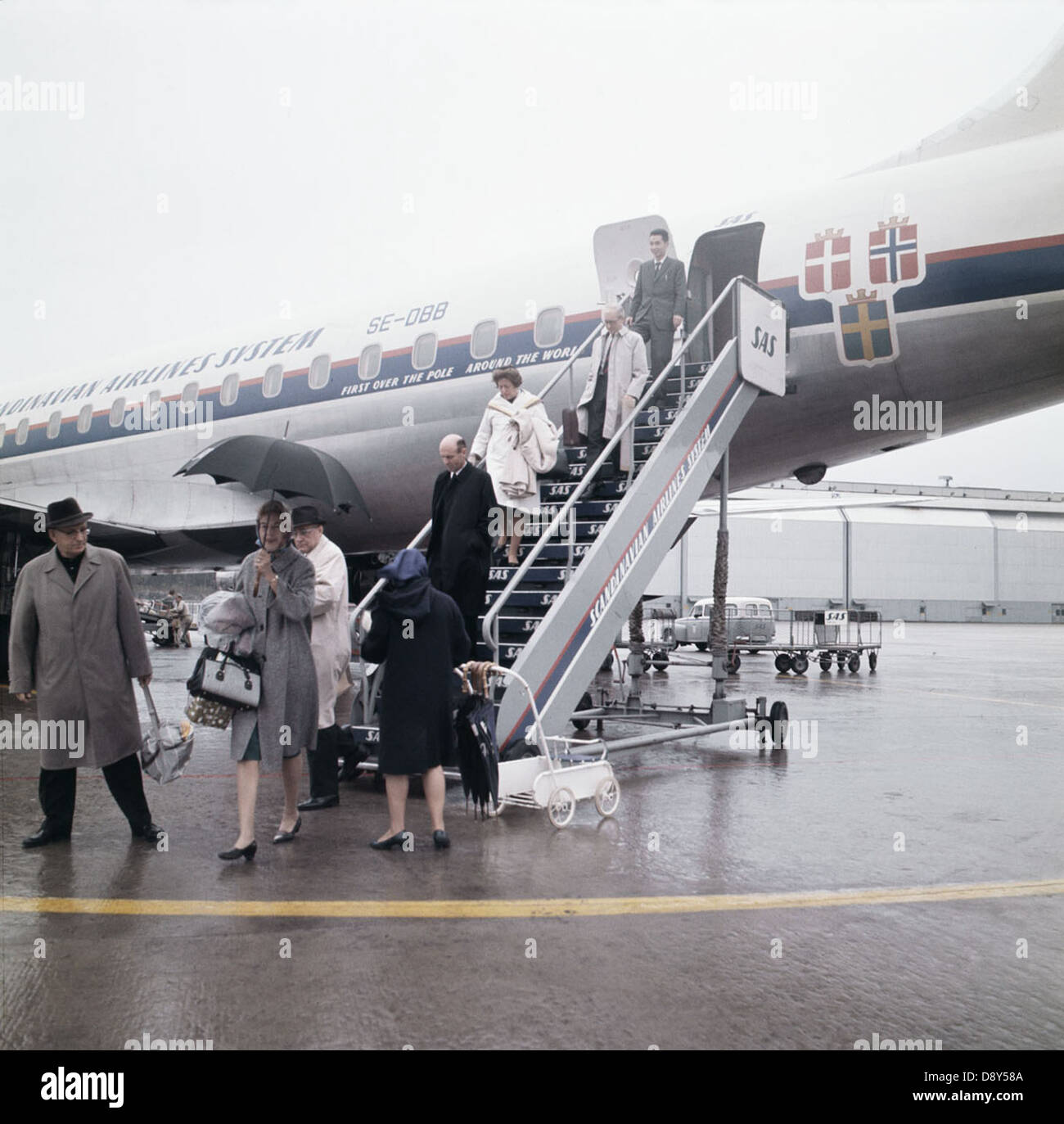 Vintage airplane passengers hi-res stock photography and images - Alamy