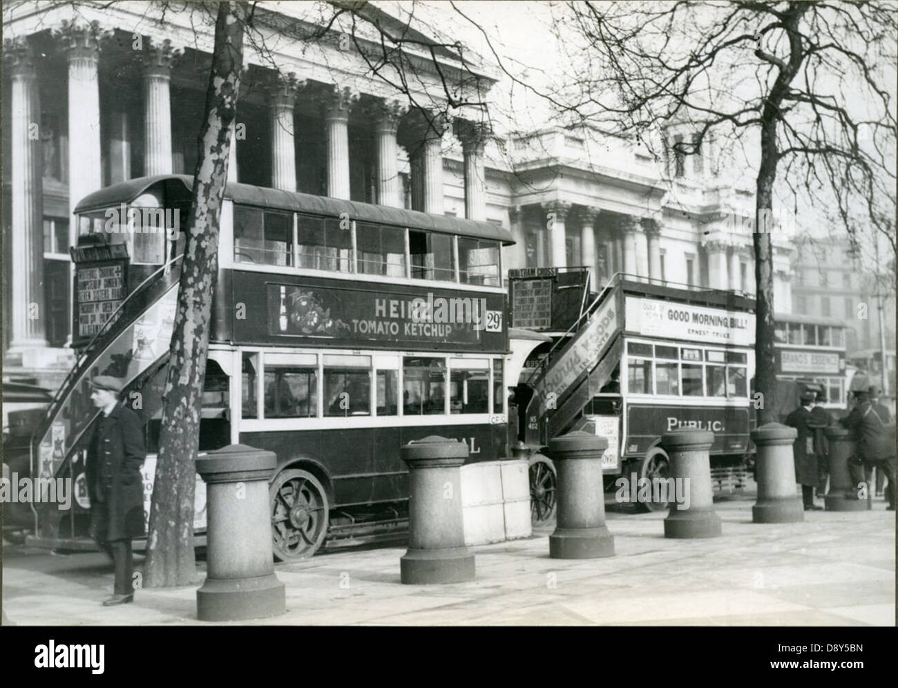 This 1927 photograph shows buses in front of the National Gallery in ...
