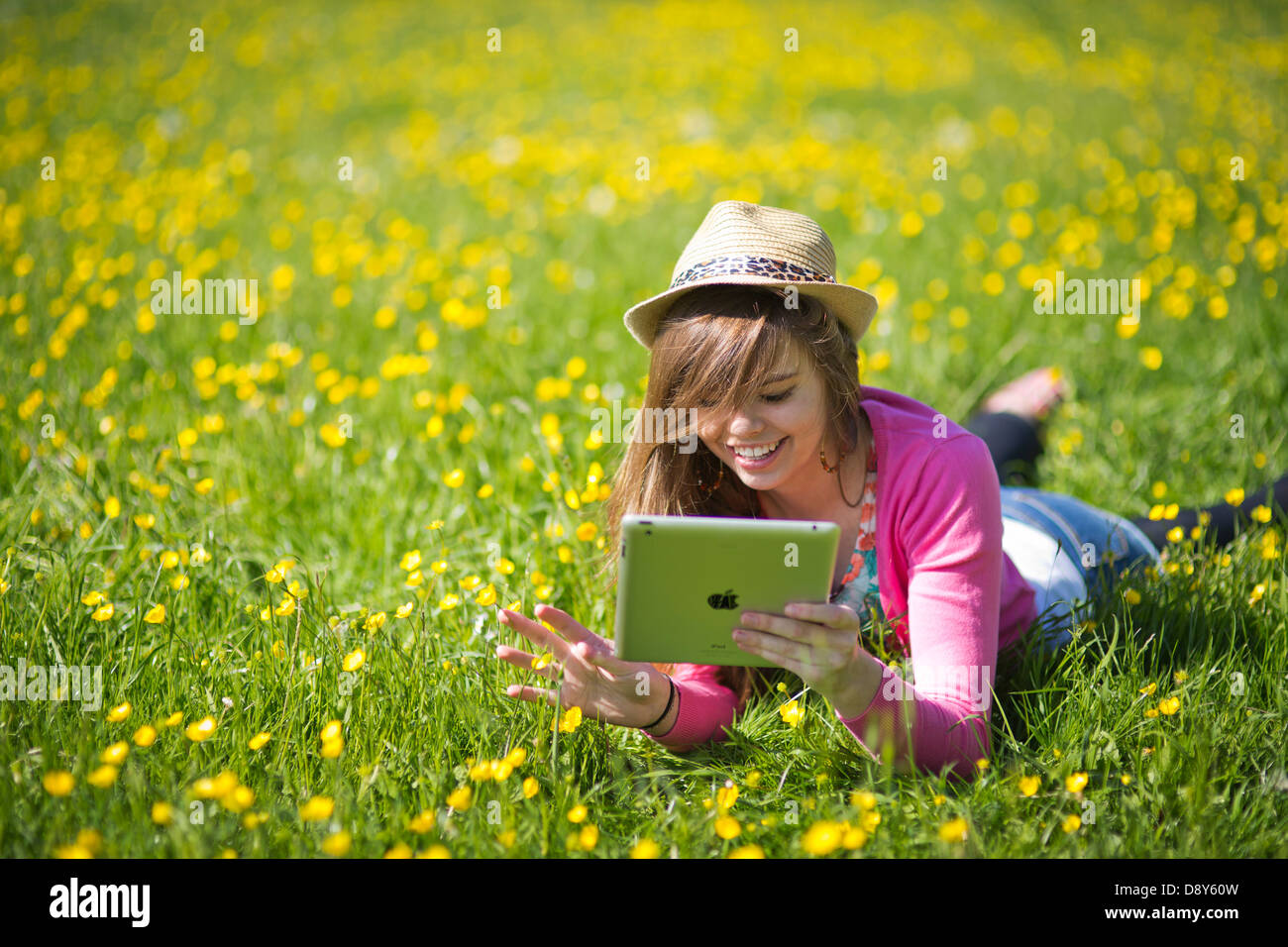 Ipad reading depth of field hi-res stock photography and images - Alamy