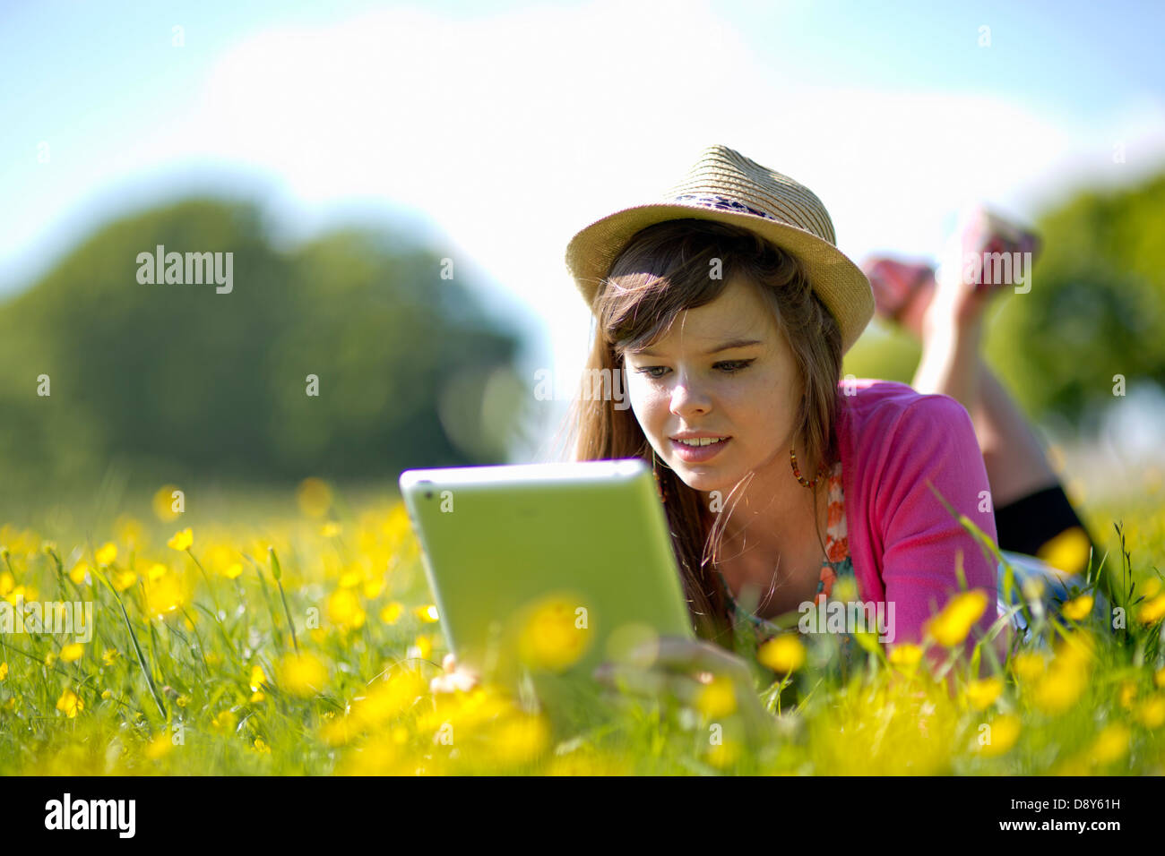 Ipad reading depth of field hi-res stock photography and images - Alamy