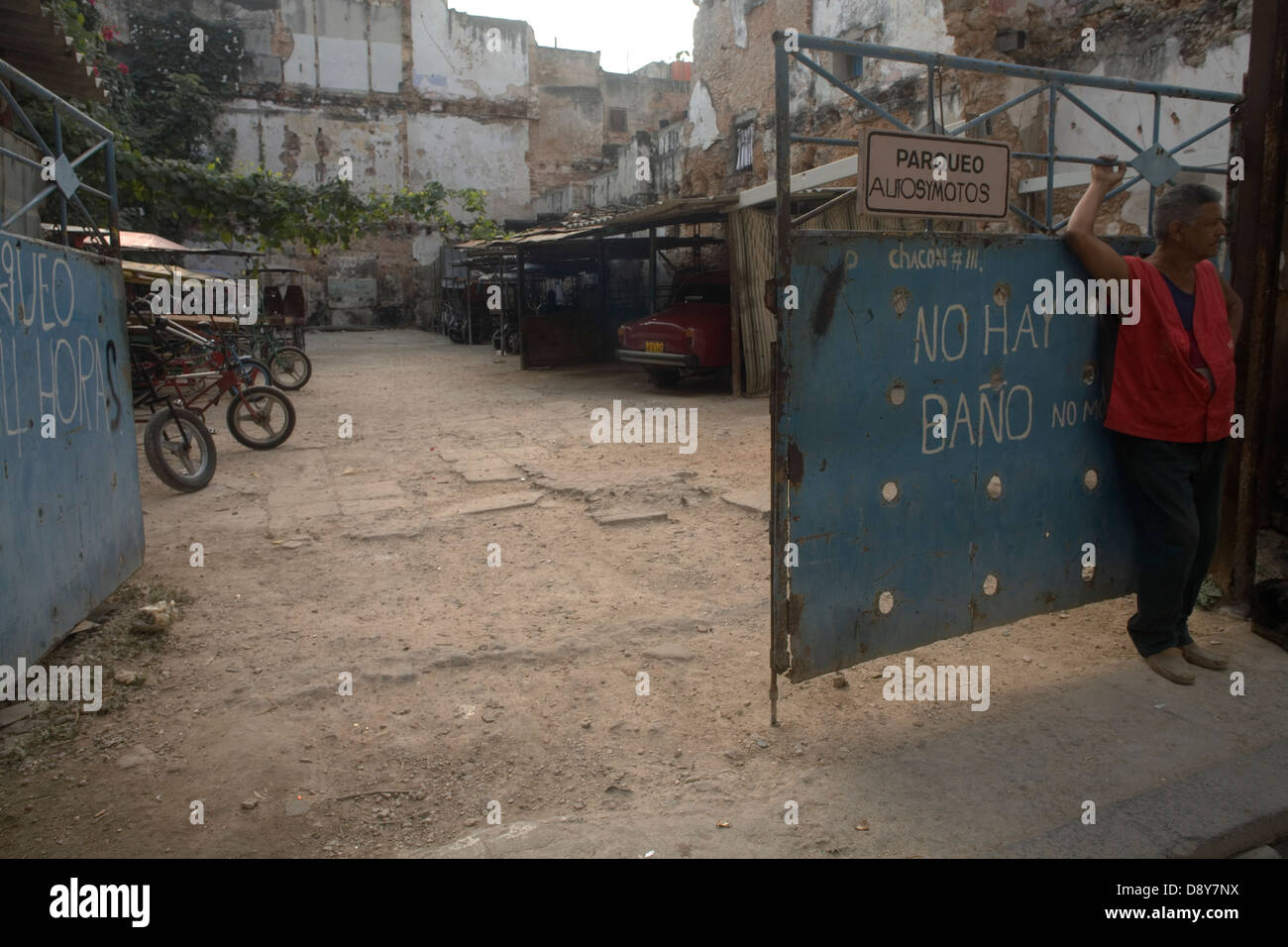 Garage havana cuba hi-res stock photography and images - Alamy