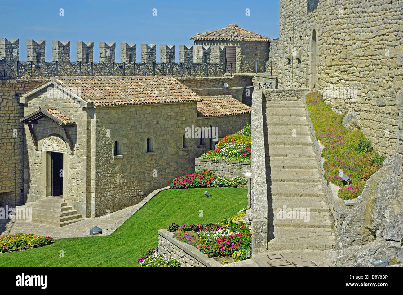 La Rocca O Guaita, or First Tower. Castillo Castello European History ...