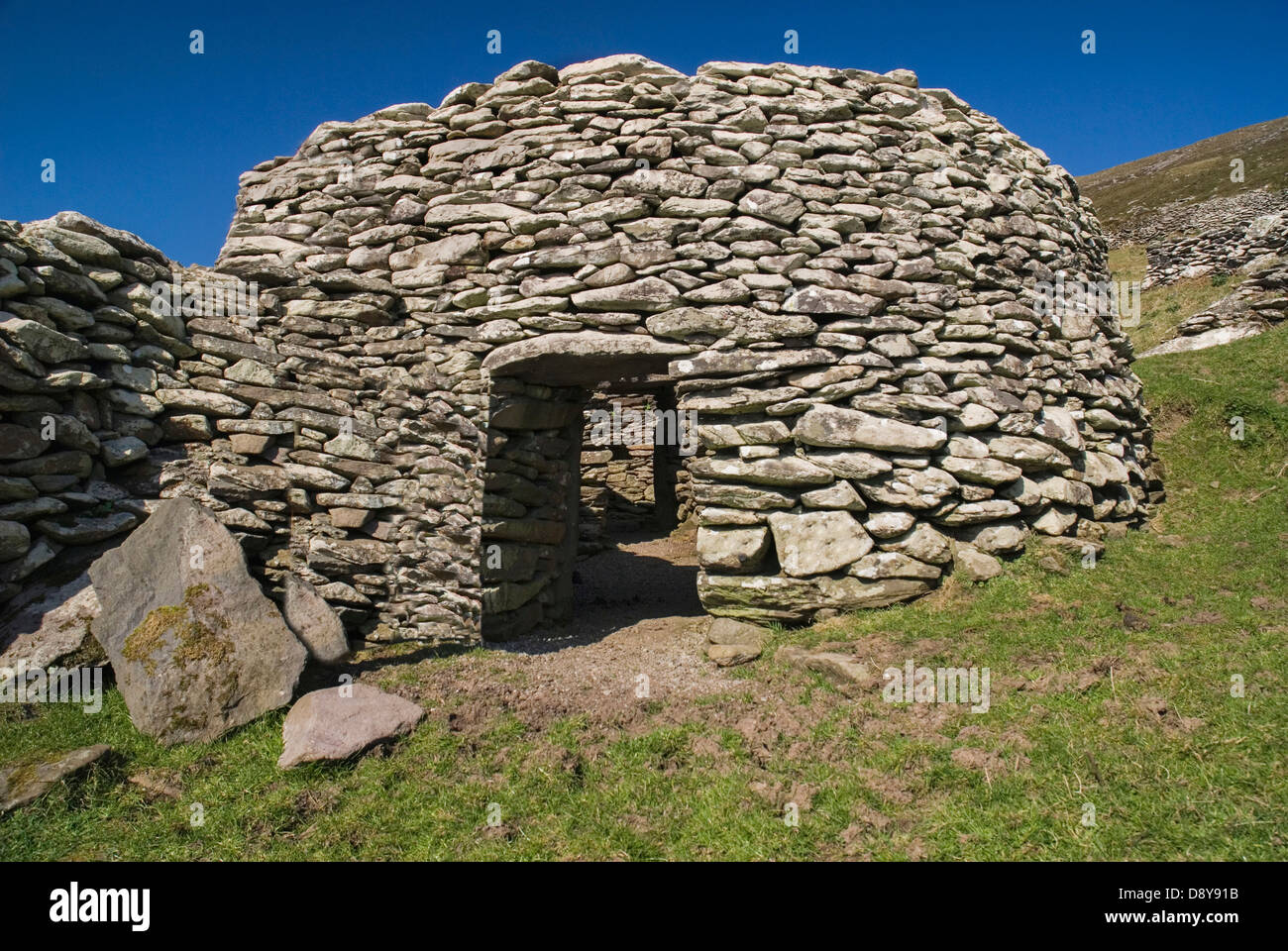 Ireland county kerry dingle peninsula beehive hut hi-res stock ...