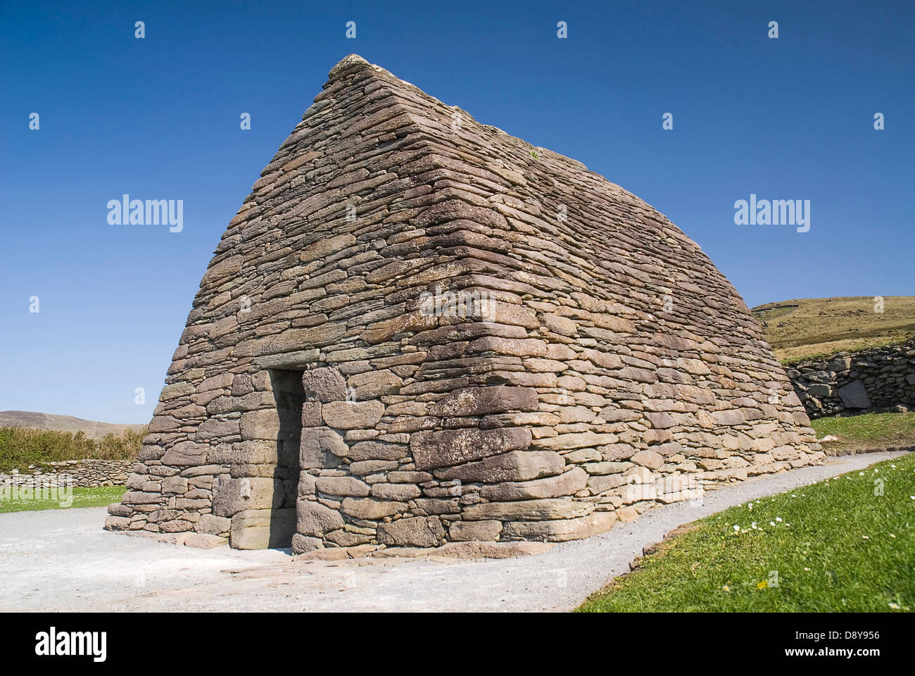 Gallarus Oratory built by early Christian farmers between the 6th and ...