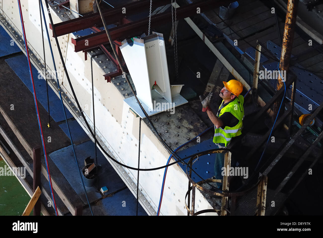 Bridge worker hi-res stock photography and images - Alamy