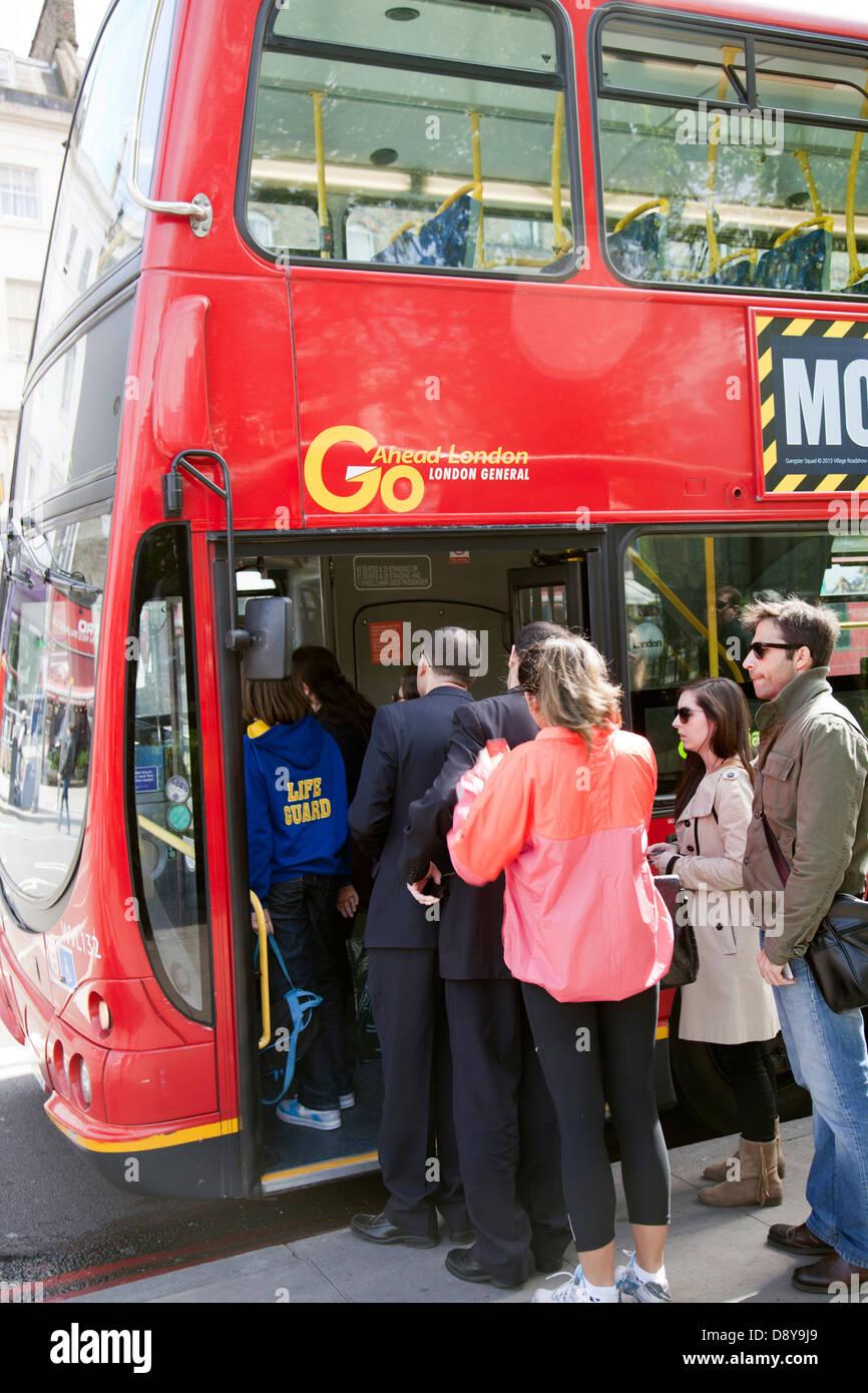 People in queue in bus door london hi-res stock photography and images ...
