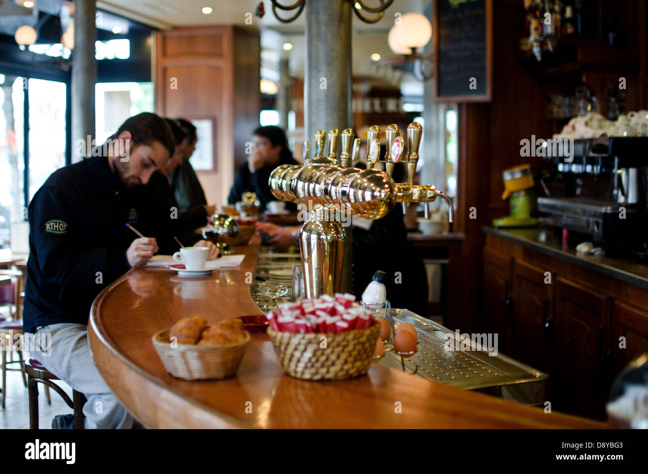 Bar counter people hi-res stock photography and images - Alamy
