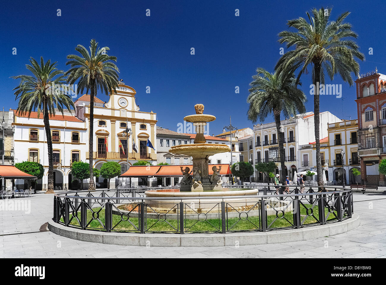 Spain, Extremadura, Merida, Plaza de Espana square with a fountain and ...
