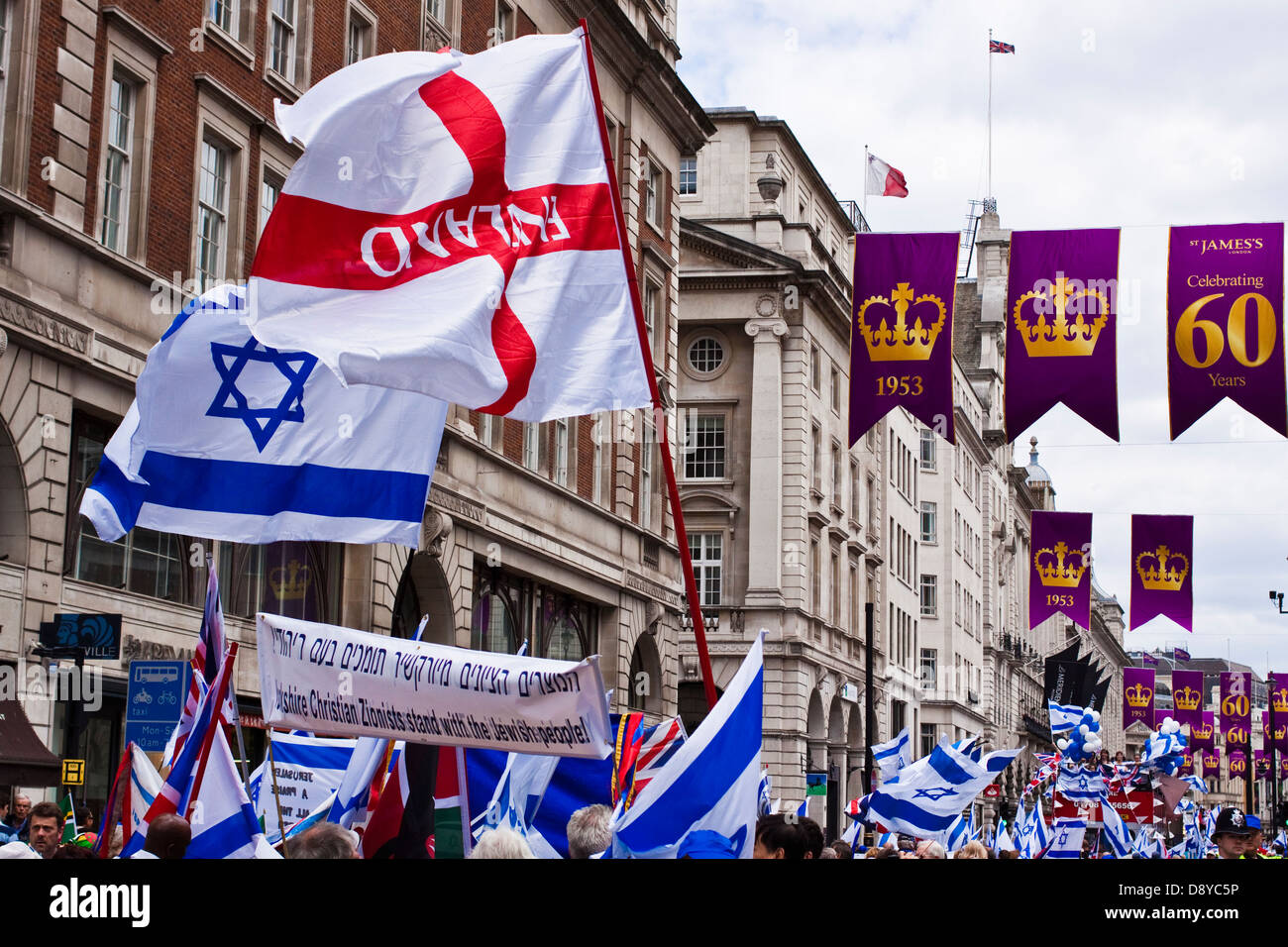 Israel flags and crowd hi-res stock photography and images - Alamy