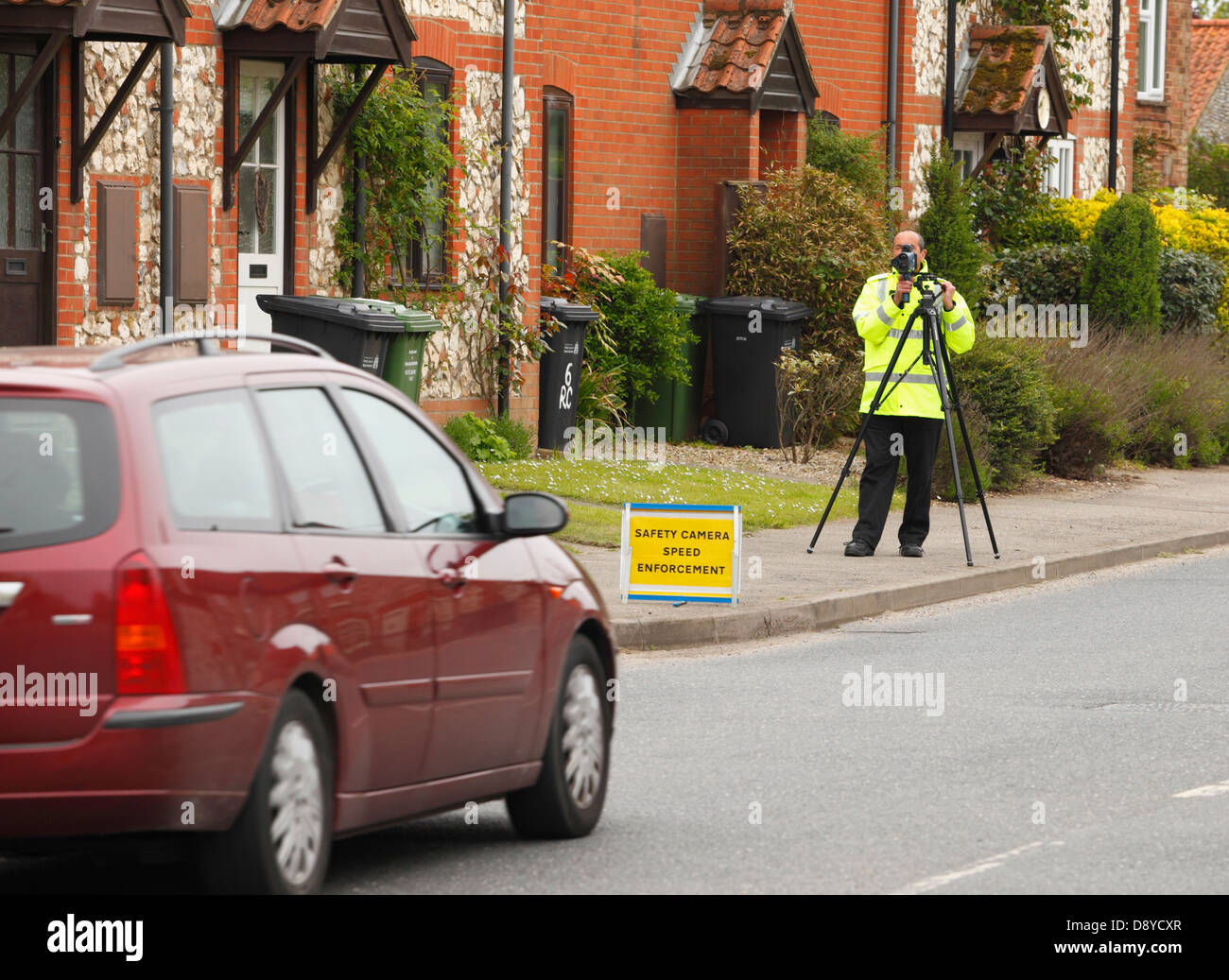 Man using speed camera to monitor traffic speeds Stock Photo - Alamy