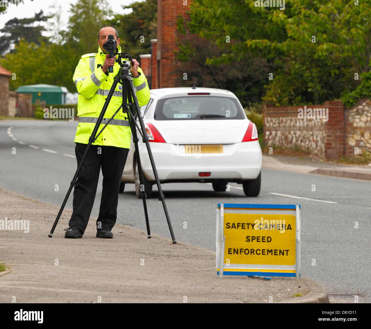Man using speed camera to monitor traffic speeds Stock Photo - Alamy