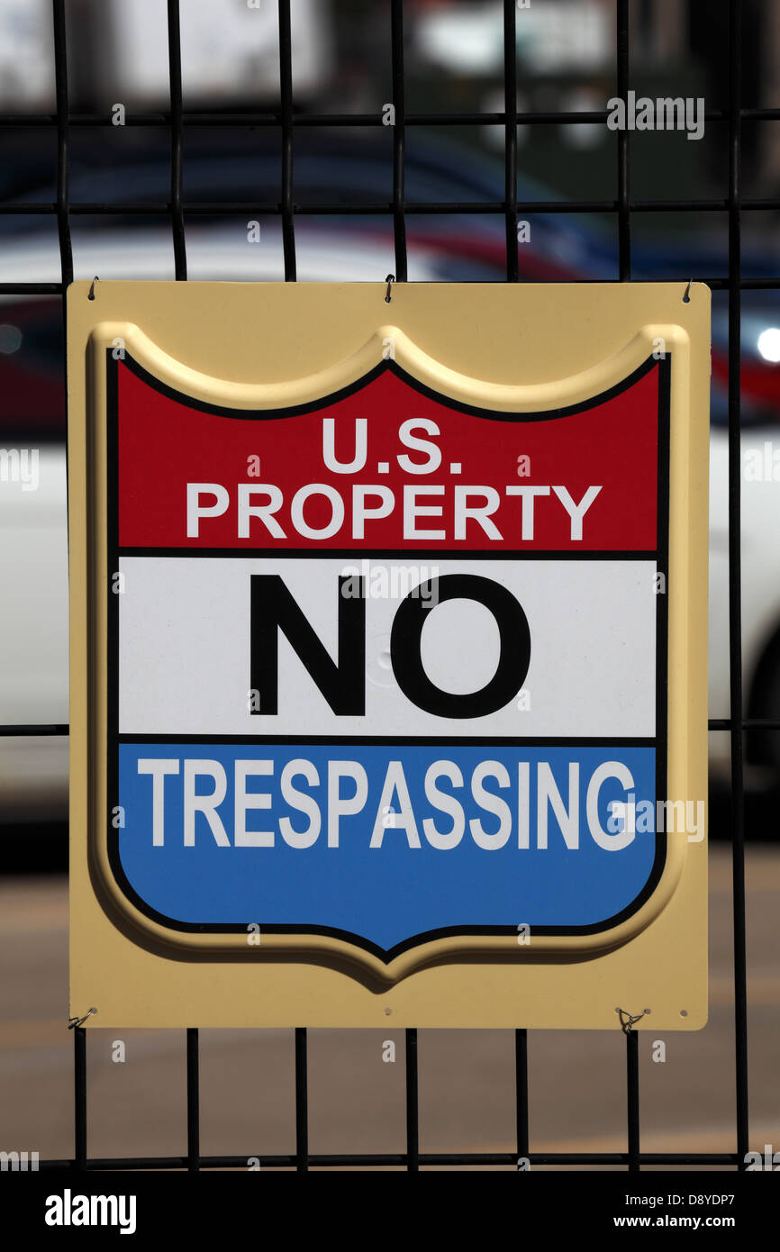 U.S. Property No Trespassing sign Stock Photo - Alamy