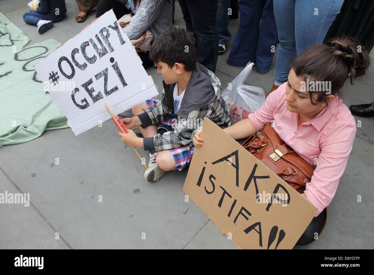 Turkish protesters gathered in London to show their support to Gezi ...
