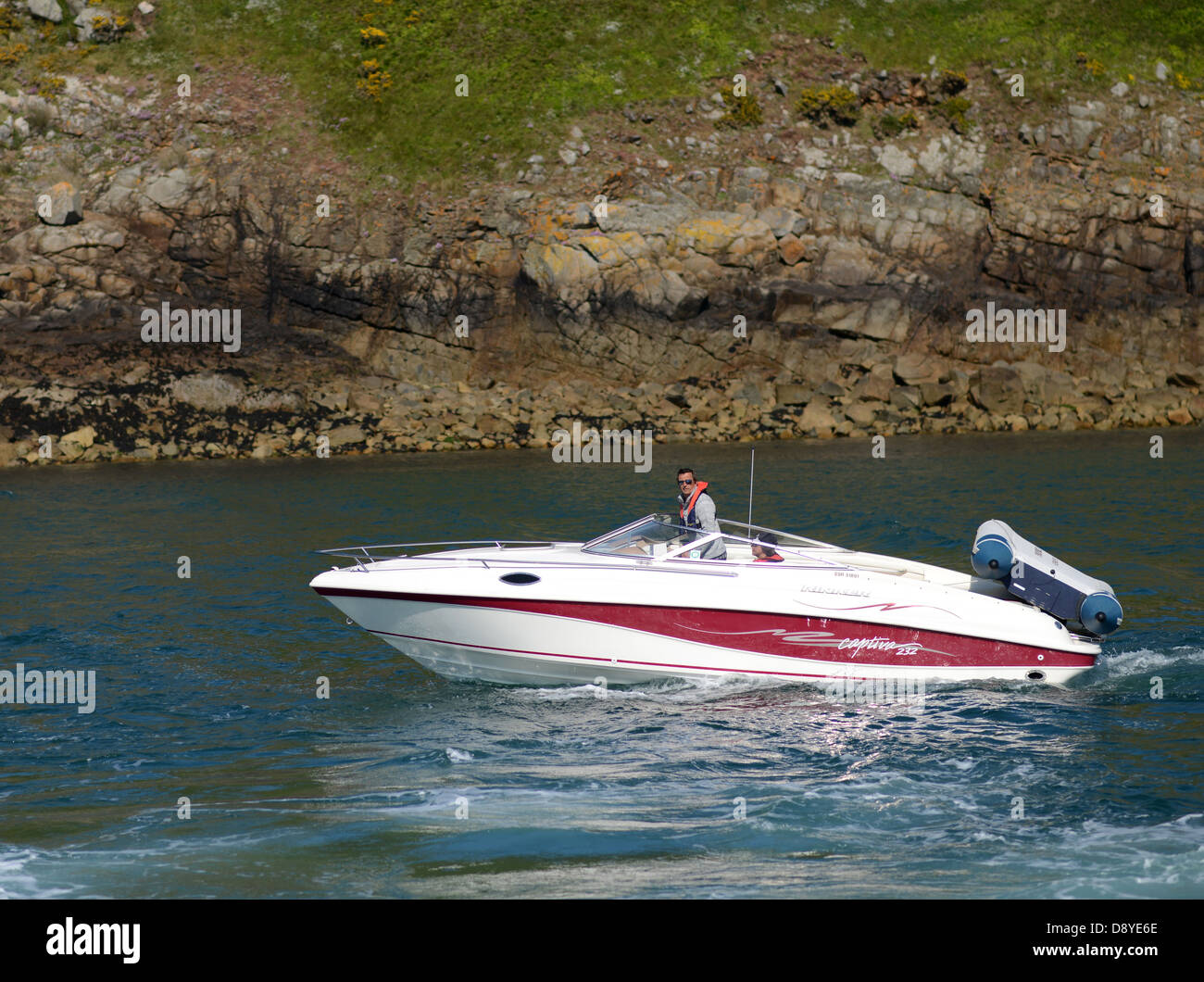 Speed boat outboard motor hi-res stock photography and images - Alamy