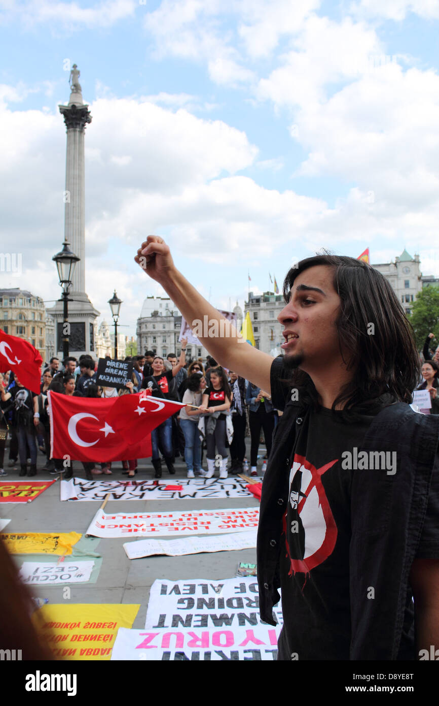 Turkish protesters gathered in London to show their support to Gezi ...