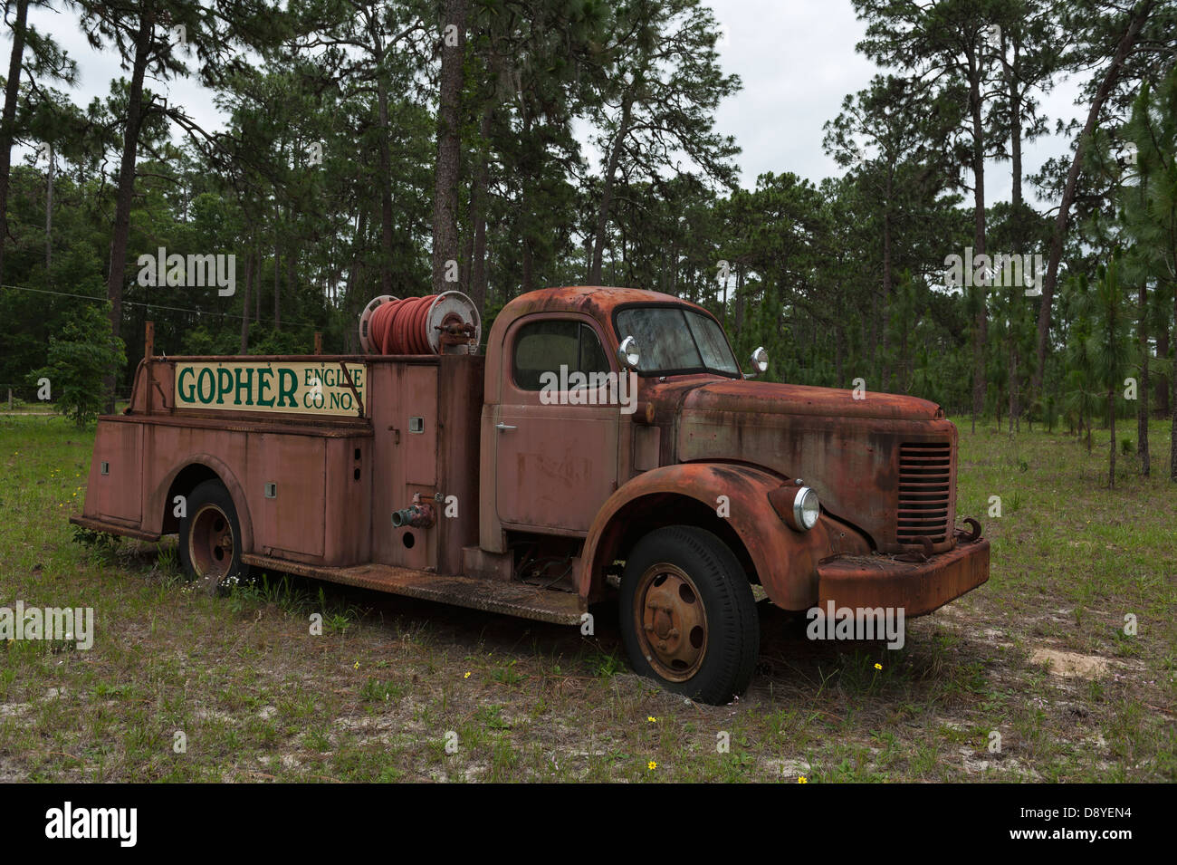 Antique fire truck hi-res stock photography and images - Alamy