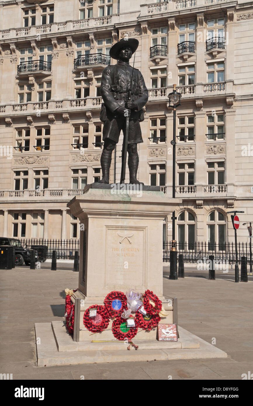 Gurkha statue hi-res stock photography and images - Alamy