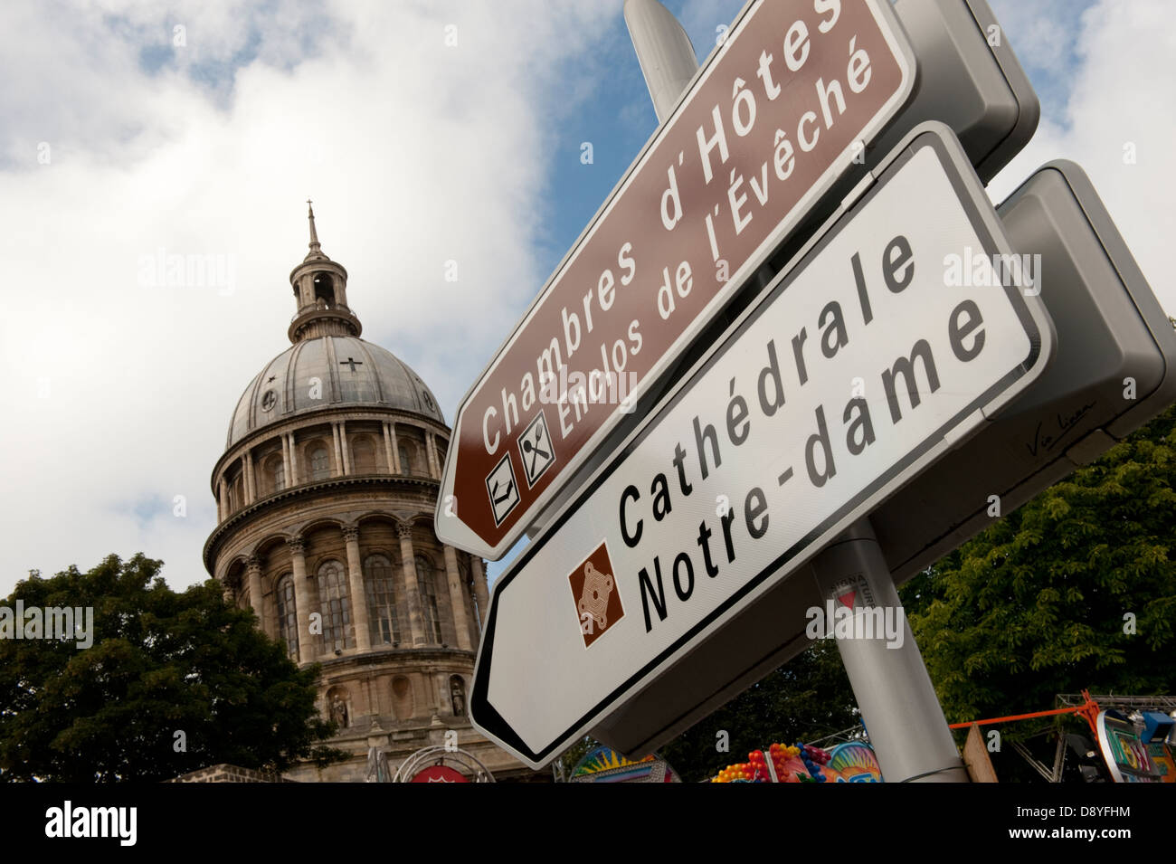 Notre dame sign hi-res stock photography and images - Alamy